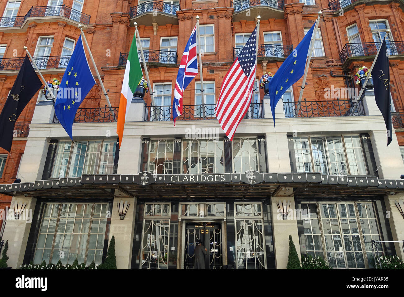 Hotel front exterior flags High Resolution Stock Photography and Images ...