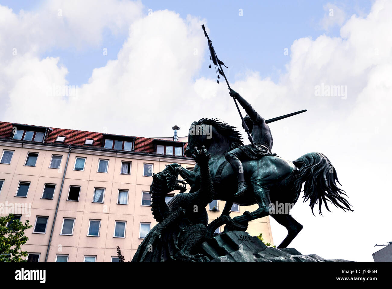 Statue reconstruction dragon hi-res stock photography and images - Alamy