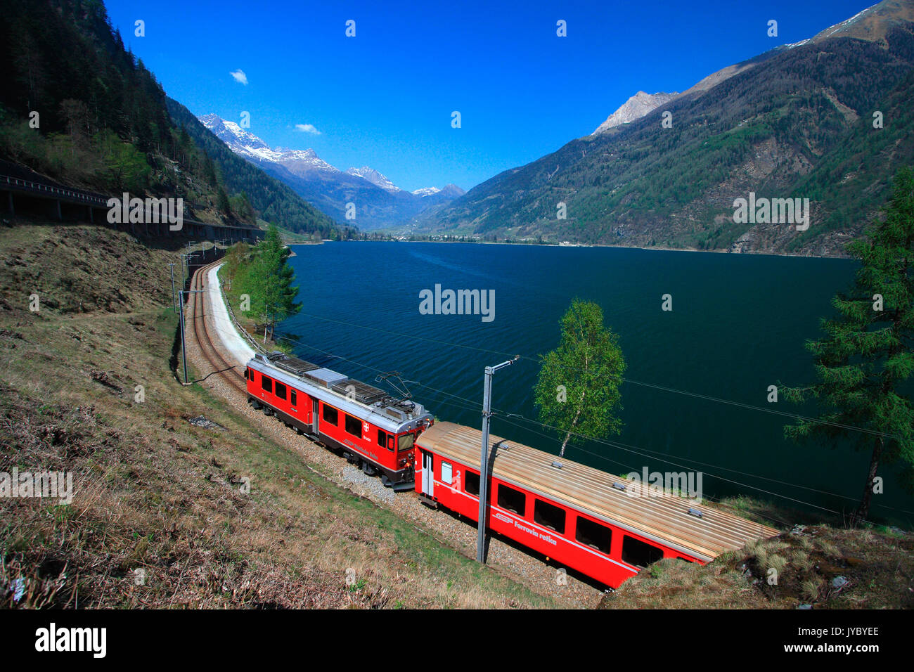 Railways and lakes express hi-res stock photography and images - Alamy