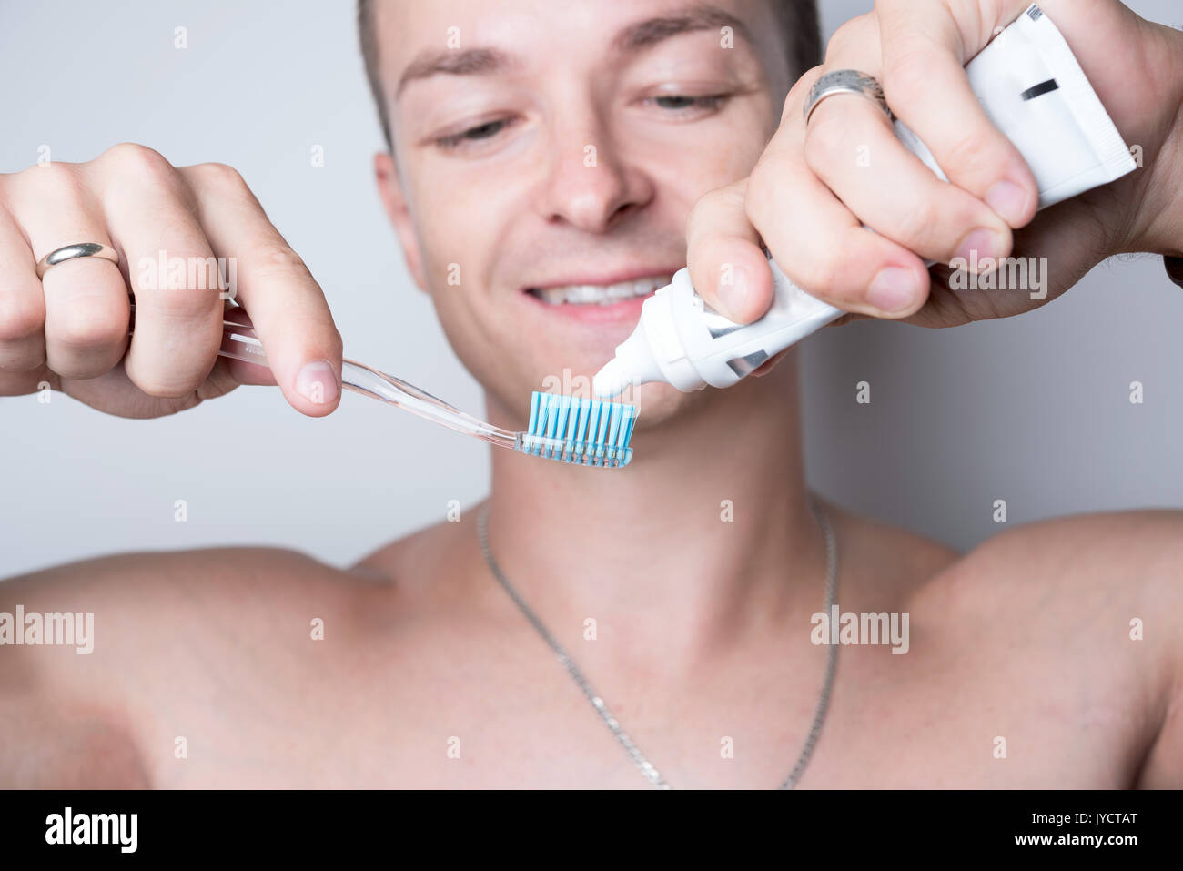 man cleans teeth Stock Photo - Alamy