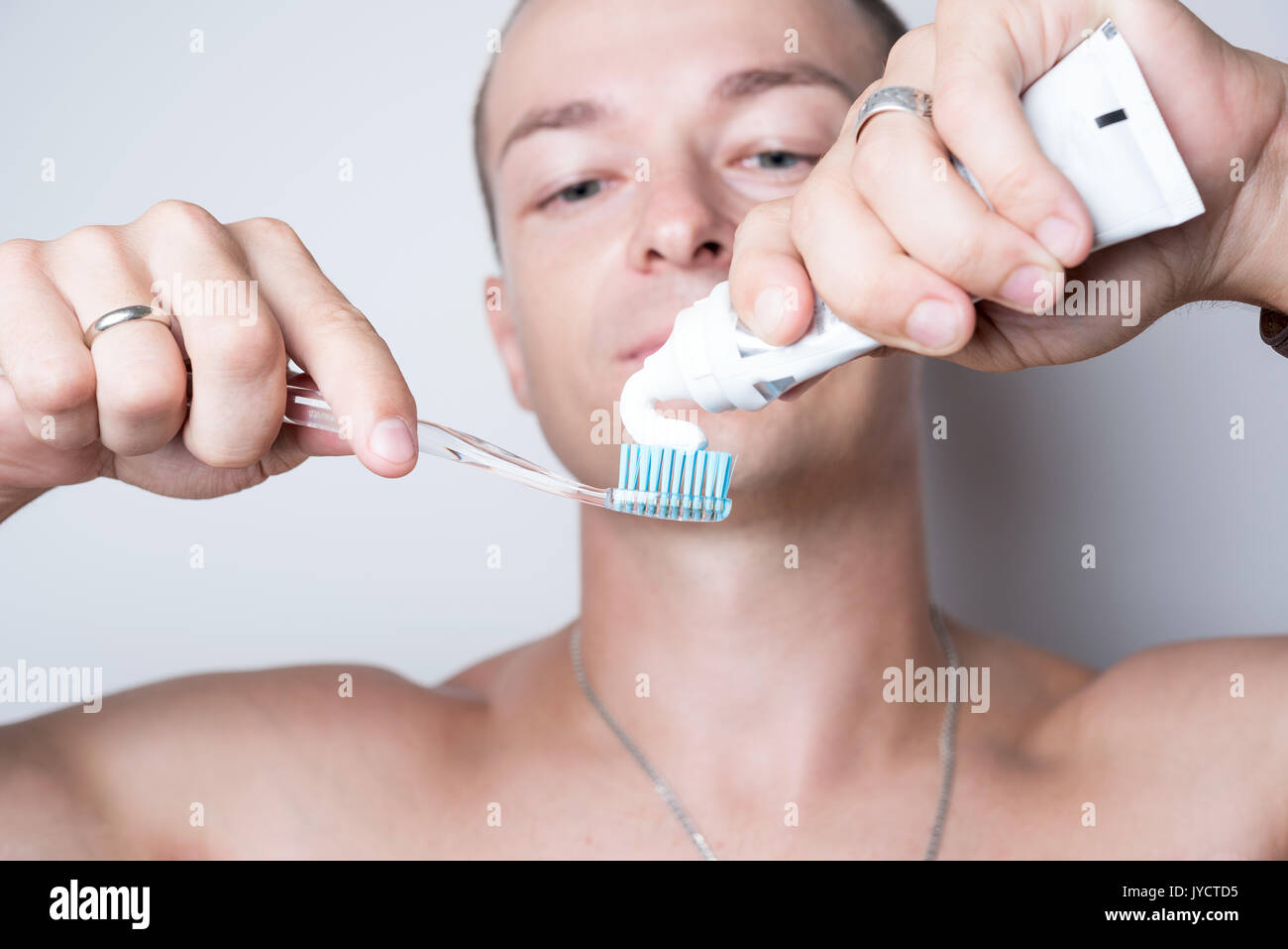 man cleans teeth Stock Photo - Alamy