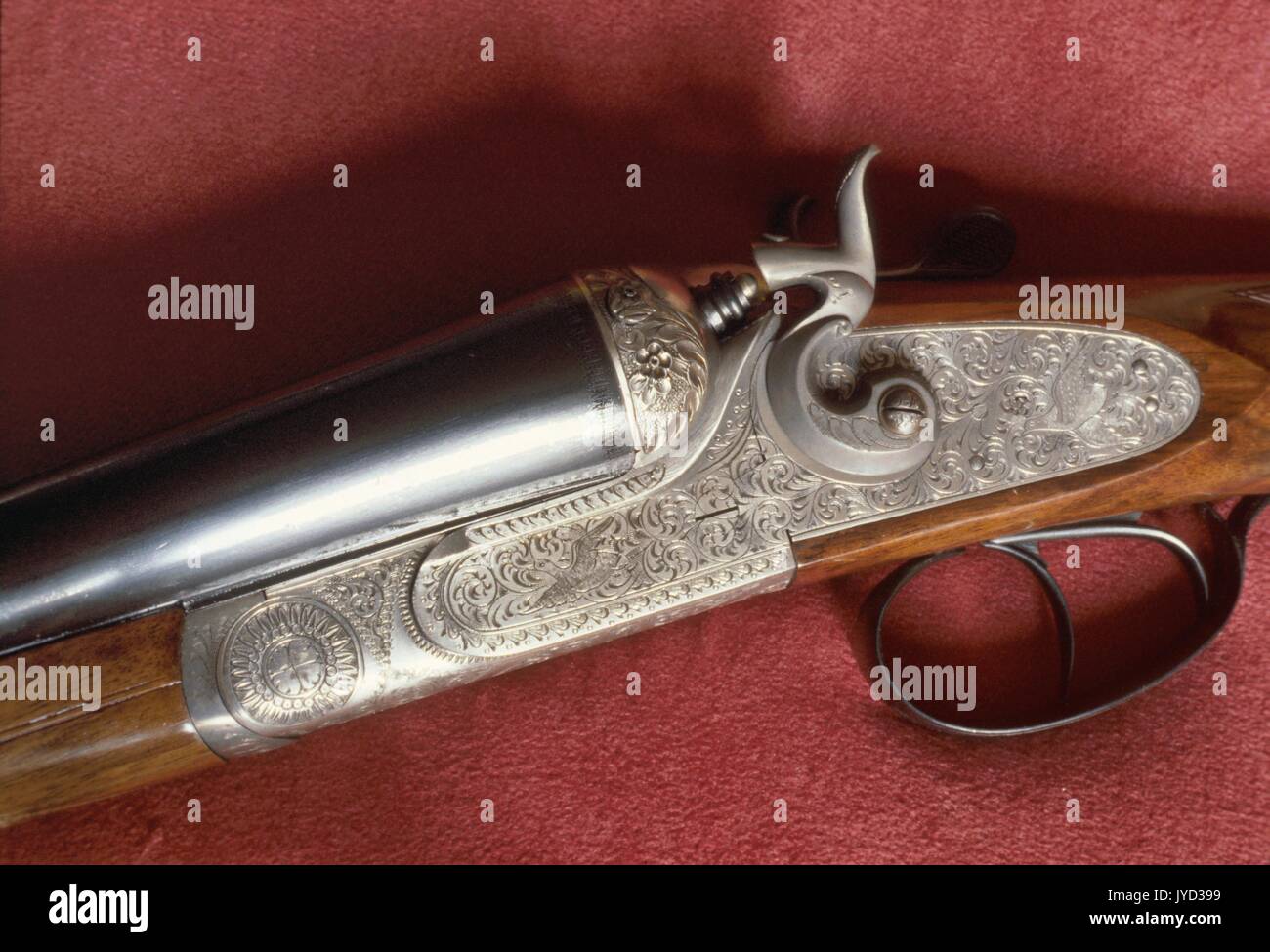 Craftsman artistic engraver of shotguns in Gardone Valtrompia (Brescia ...