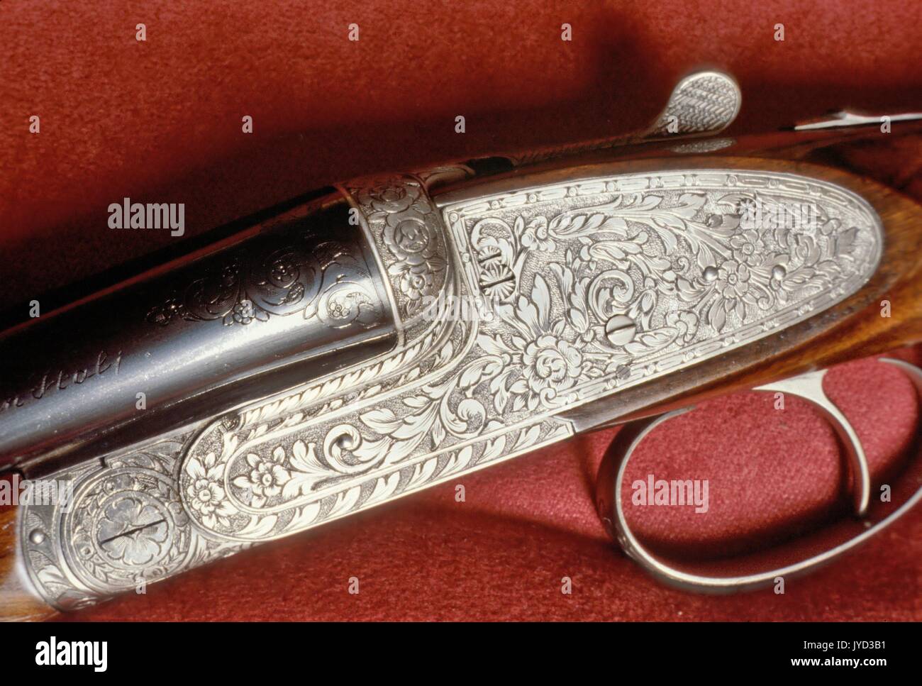 Craftsman artistic engraver of shotguns in Gardone Valtrompia (Brescia ...