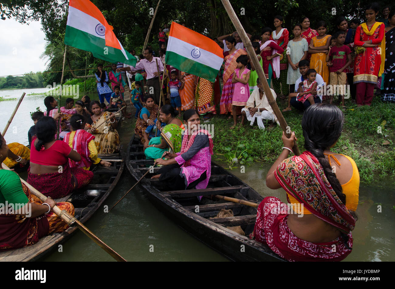 Nadia, India. 18th Aug, 2017. Women are preparing themselves for the ...