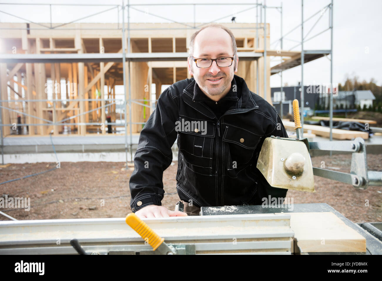 Cutting wood using circular saw hi-res stock photography and images - Alamy