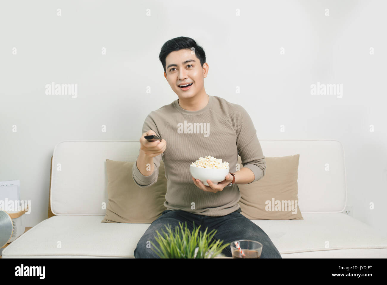 Man watching tv hi-res stock photography and images - Alamy