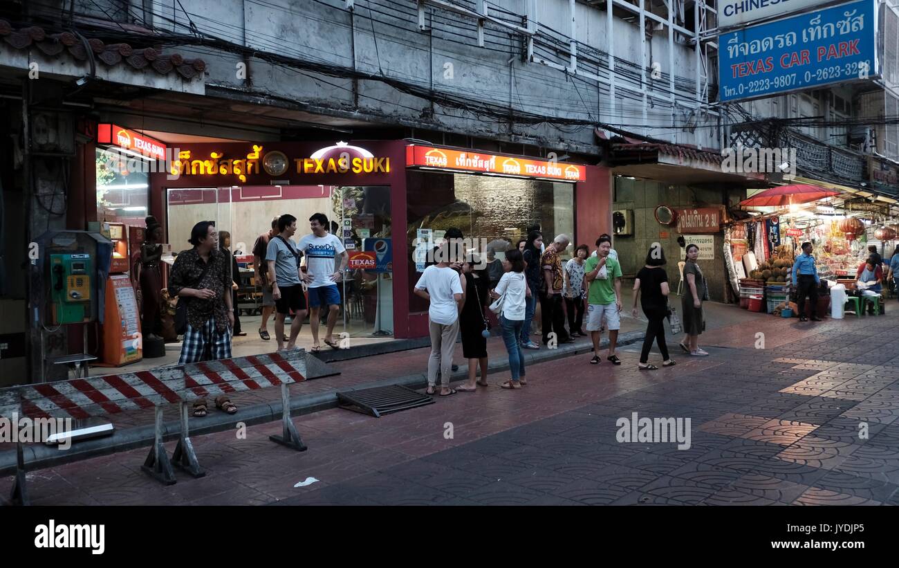 People Night Yaowarat Road Chinatown Bangkok Thailand Stock Photo - Alamy