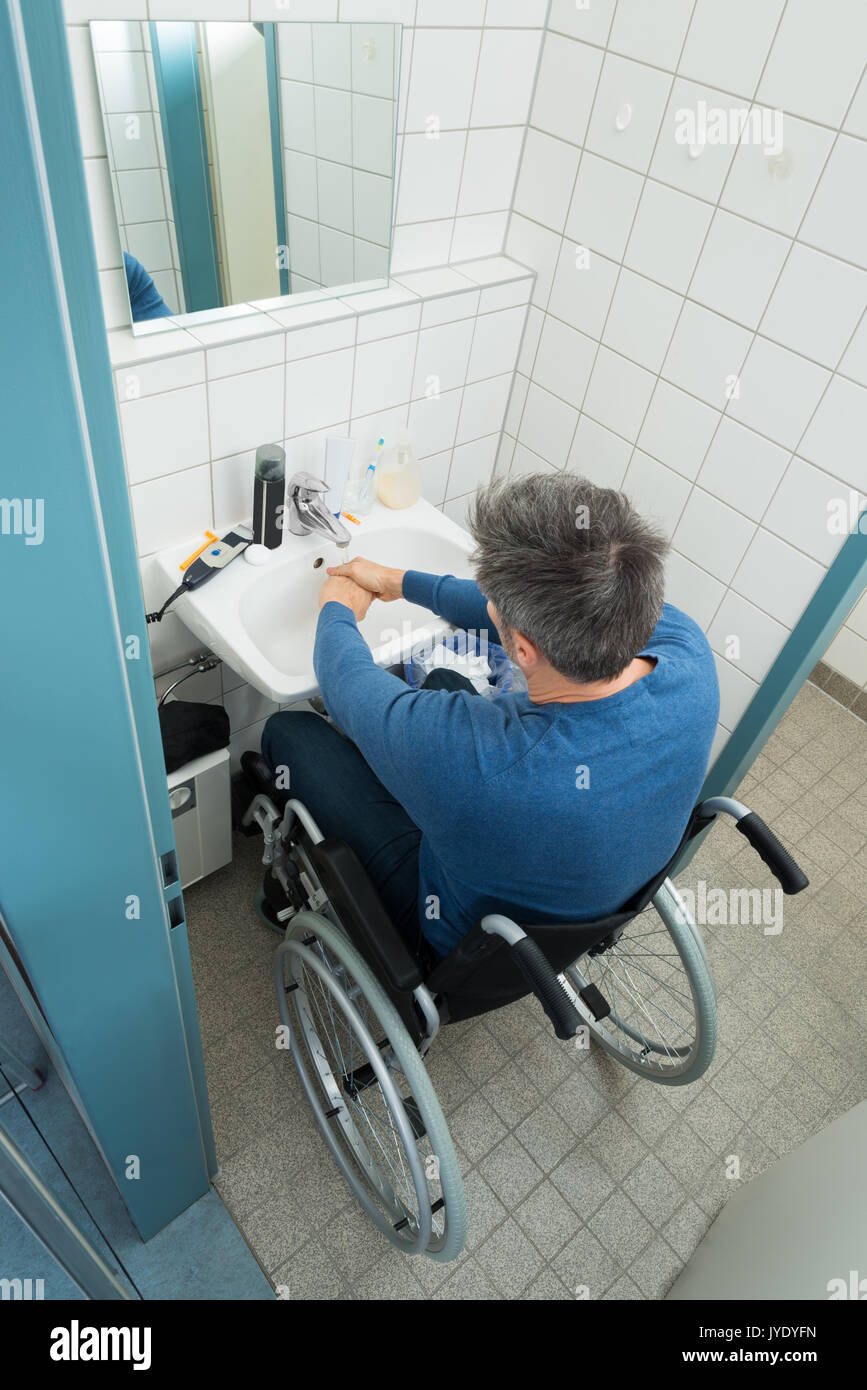 Handicap bathroom hi-res stock photography and images - Alamy