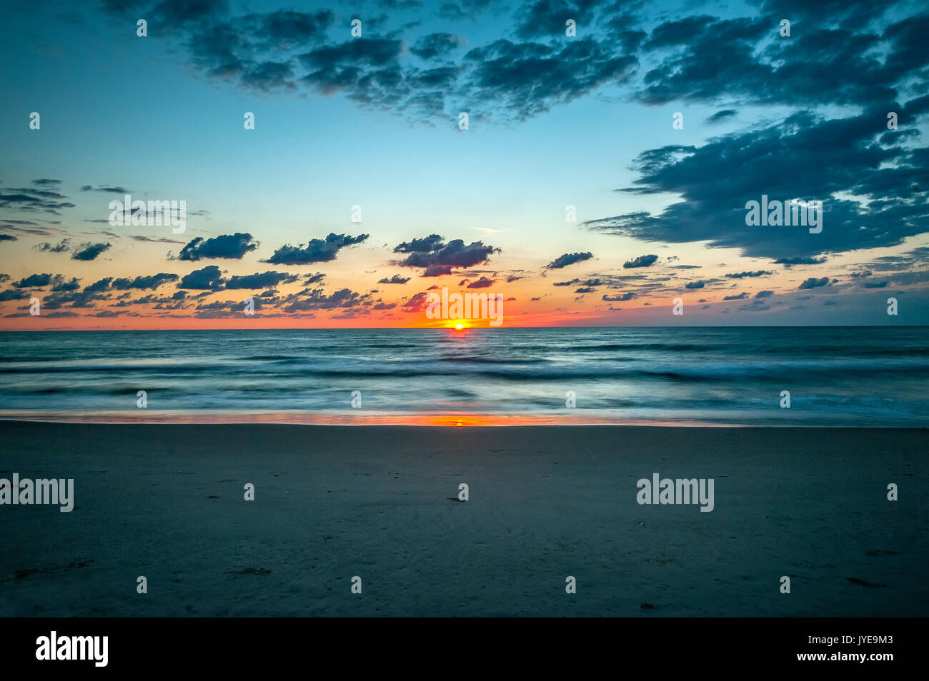 Ocean sunrise, Outer Banks, North Carolina, USA Stock Photo - Alamy