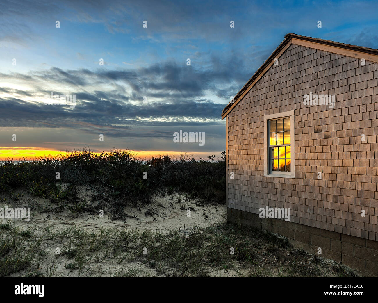 Waterfront beach cottage, Cape Cod, Massachusetts, USA Stock Photo - Alamy