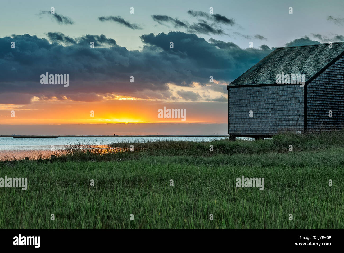 Pond boat house hi-res stock photography and images - Alamy