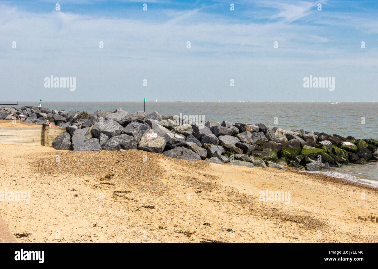 Uk sky beach landscape hi-res stock photography and images - Alamy