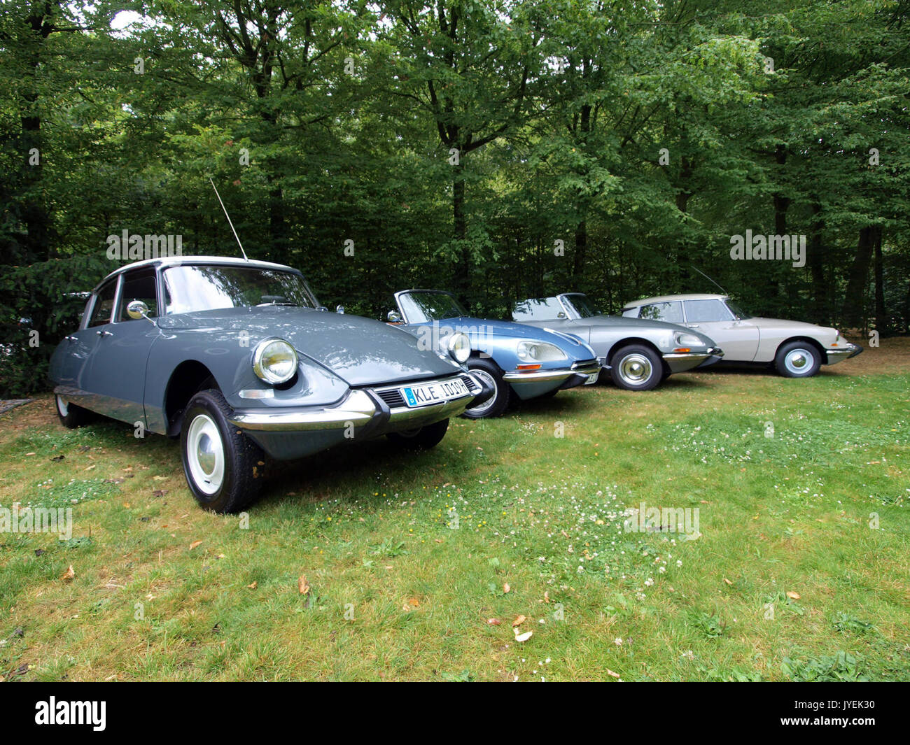 Different car models hi-res stock photography and images - Alamy