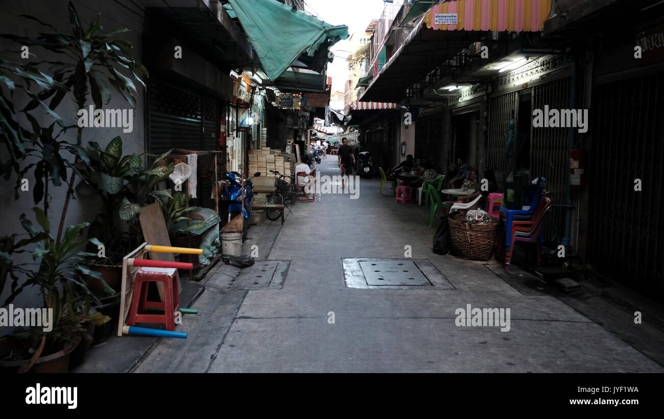 Shopping alley way hi-res stock photography and images - Alamy