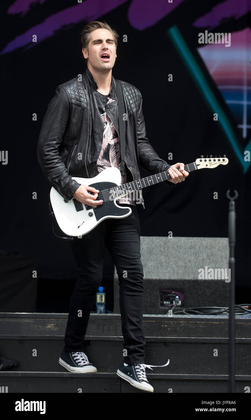 Lead vocalist Charlie Simpson form Busted plays at the Supervene Stage ...