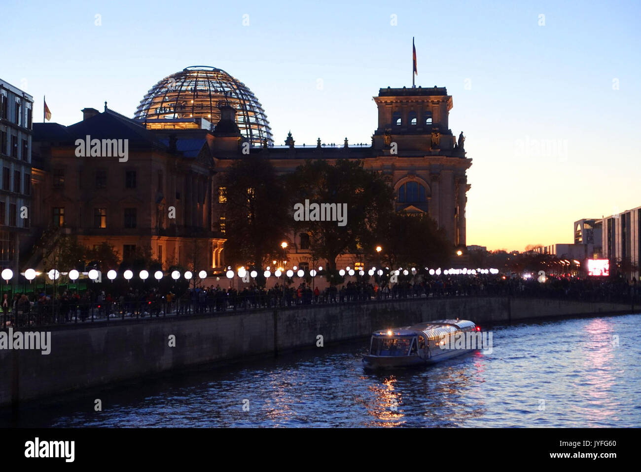Fall berlin wall illustration hi-res stock photography and images - Alamy