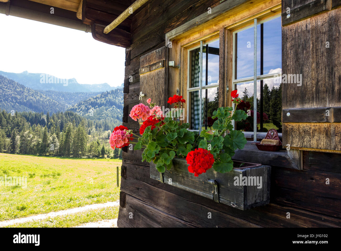 Swiss chalet window box hi-res stock photography and images - Alamy