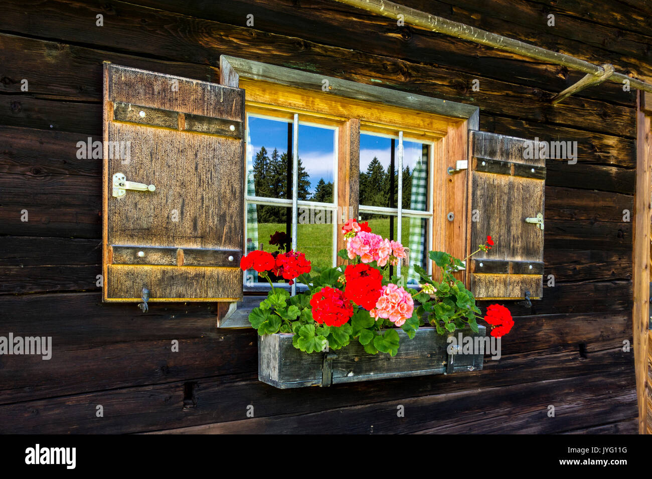 Swiss chalet window box hi-res stock photography and images - Alamy