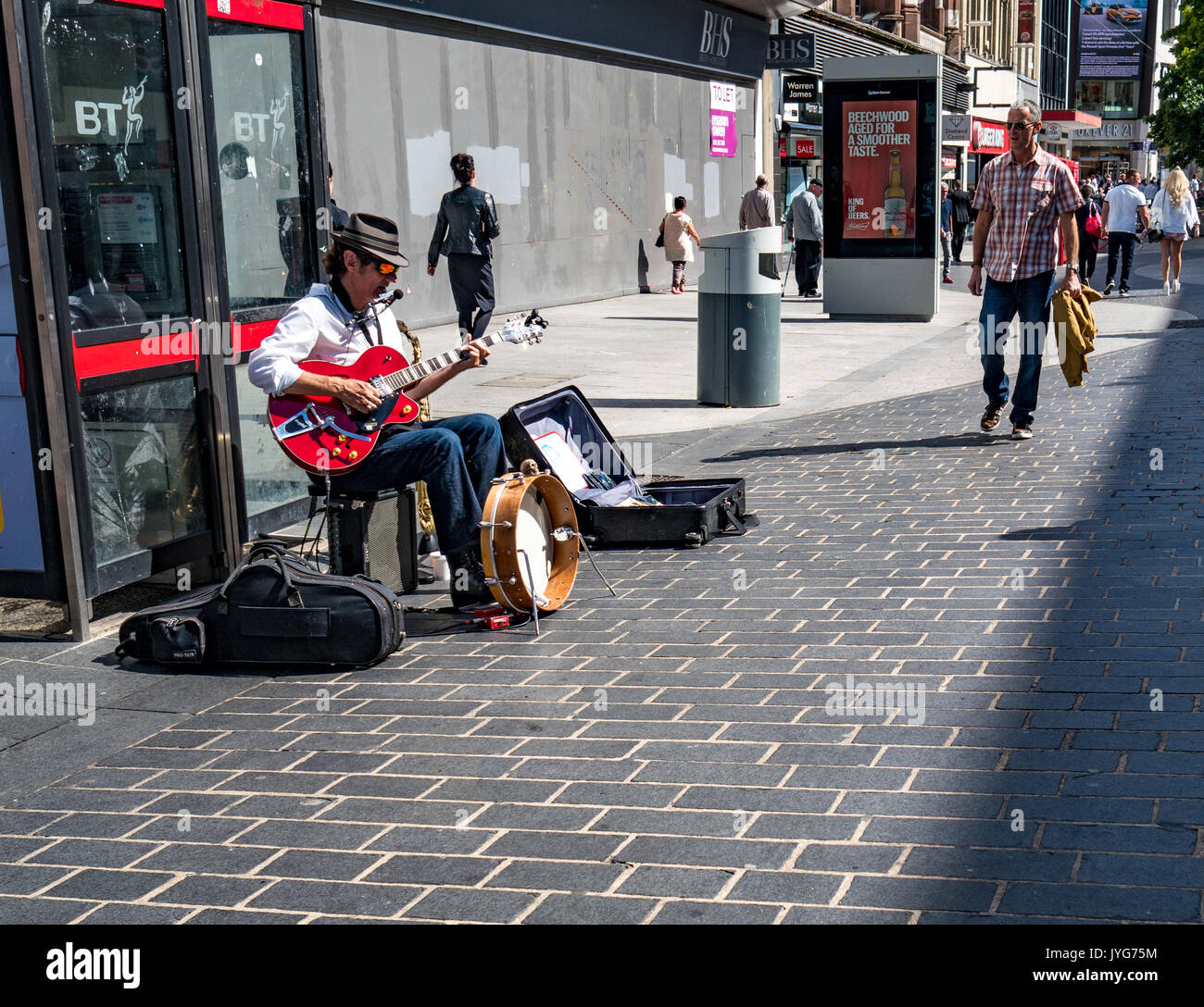 Playing music on the street hi-res stock photography and images - Alamy