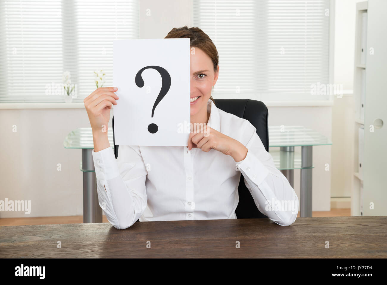Business people question mark hi-res stock photography and images - Alamy