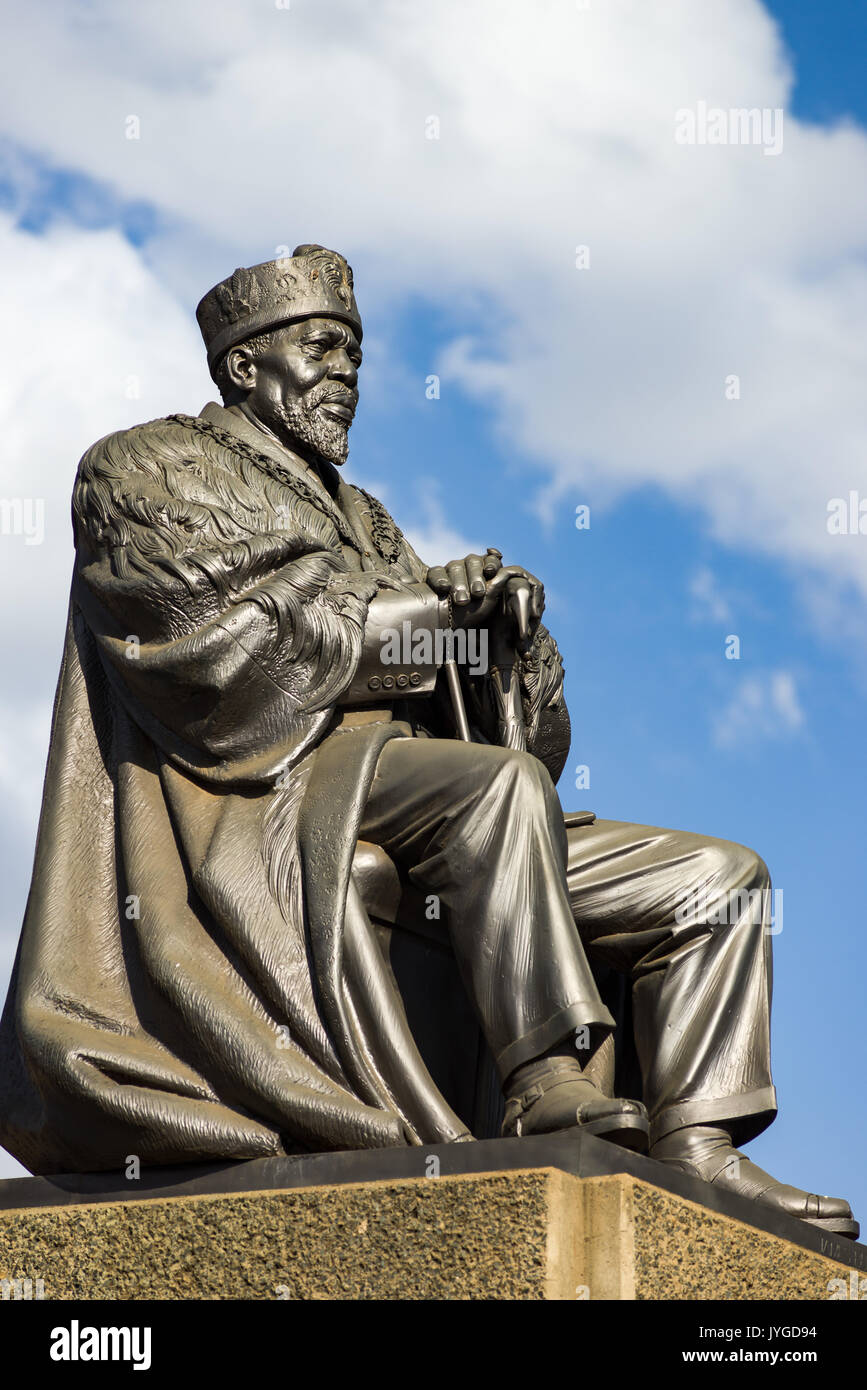 Jomo Kenyatta statue in Kenyatta International Convention Centre KICC ...