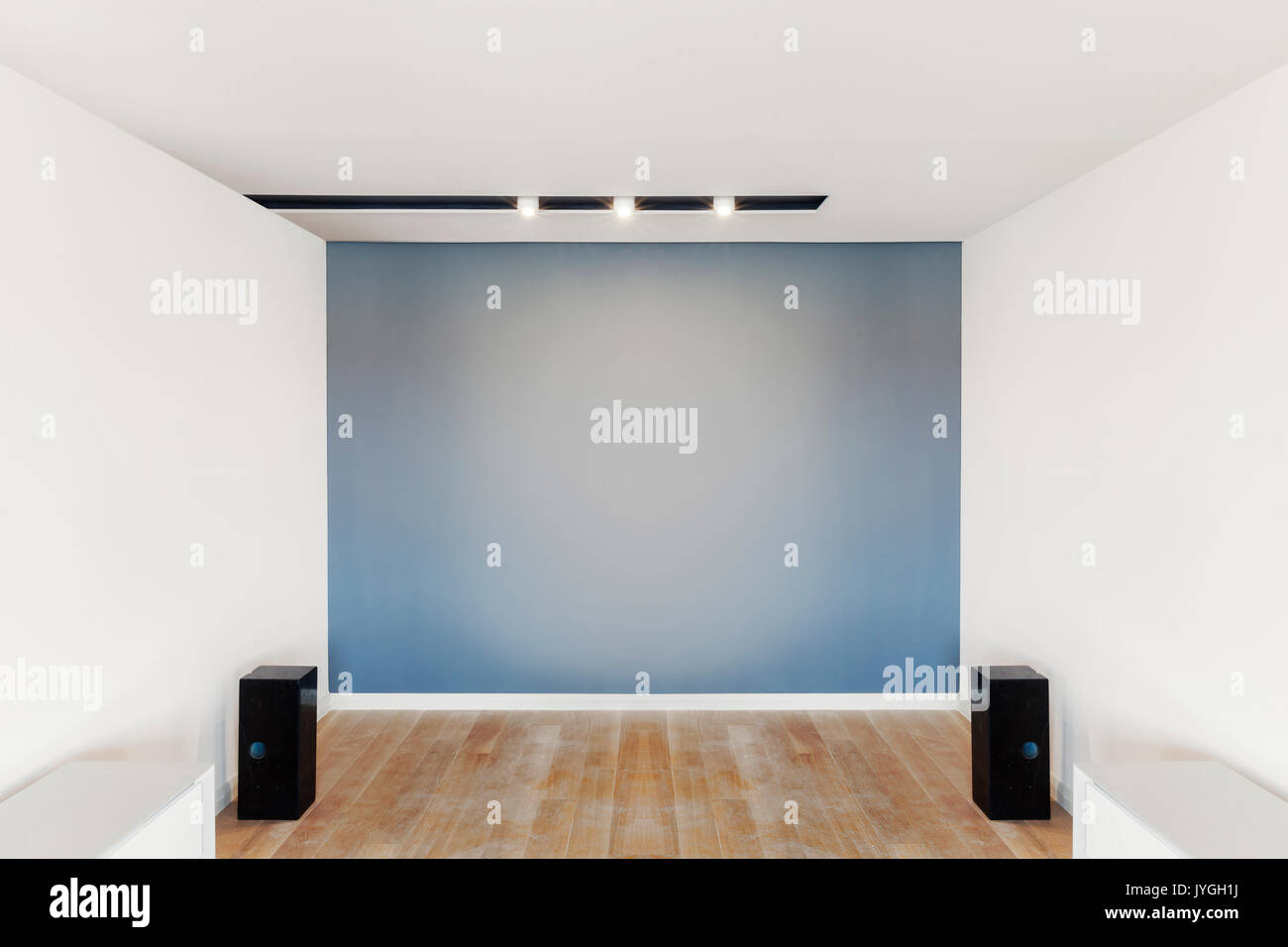 Empty indoor hi-res stock photography and images - Alamy