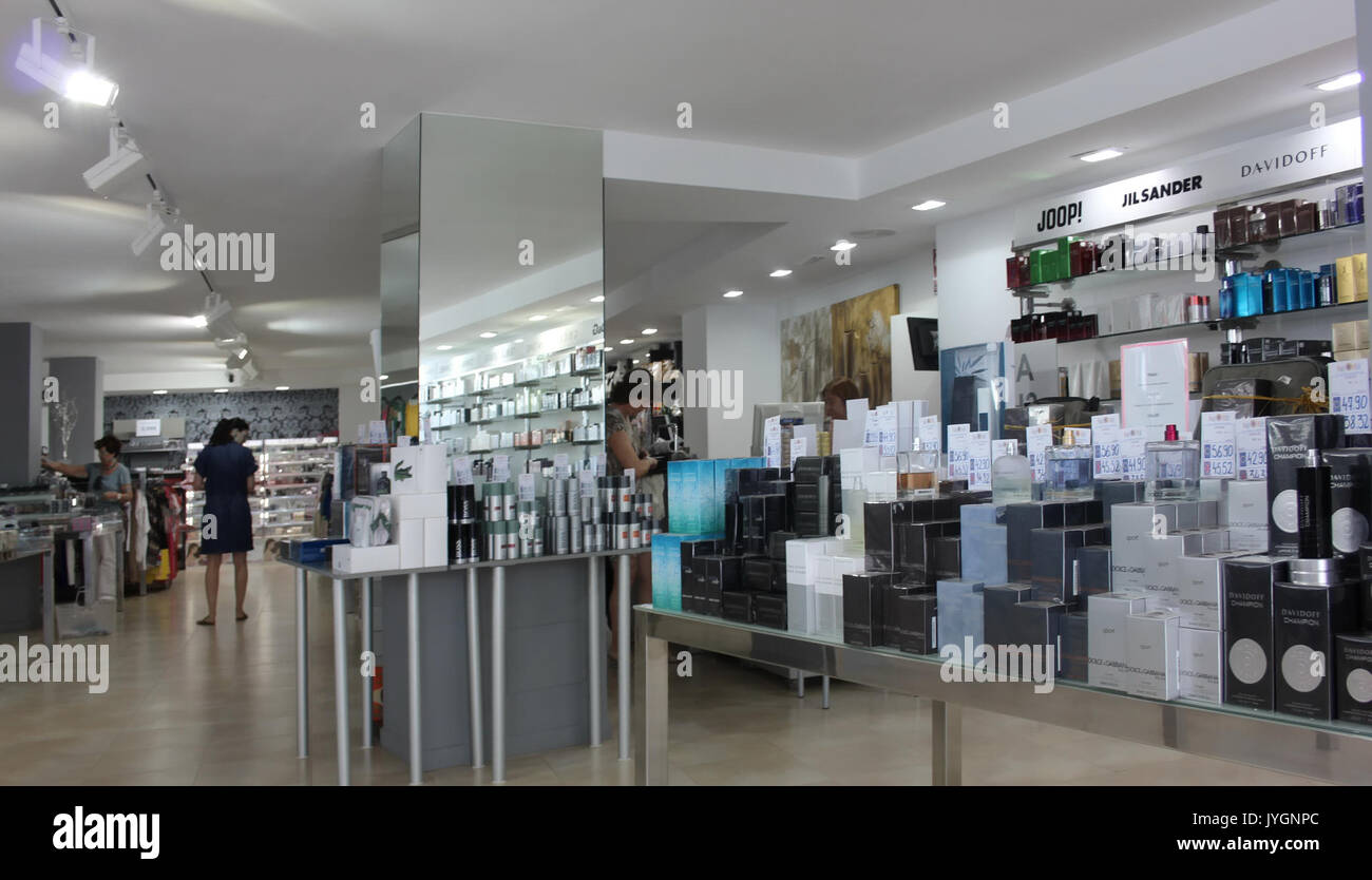 Drugstore market hi-res stock photography and images - Alamy