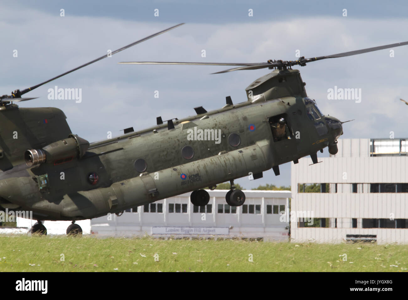 Biggin Hill, UK. 19th Aug, 2017. Chinook Helicopter displays at the ...