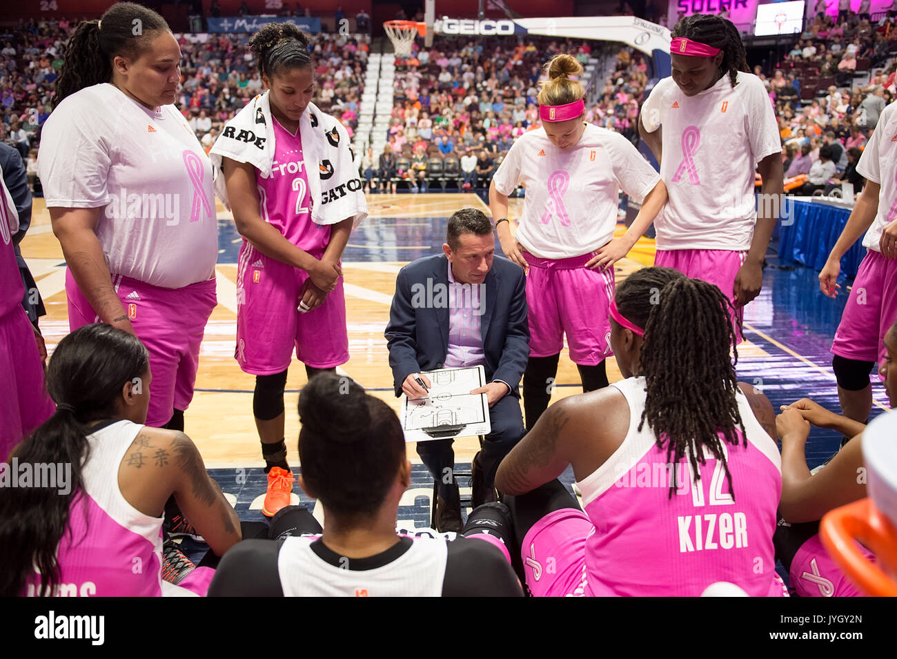 Connecticut womens basketball team hi-res stock photography and images ...