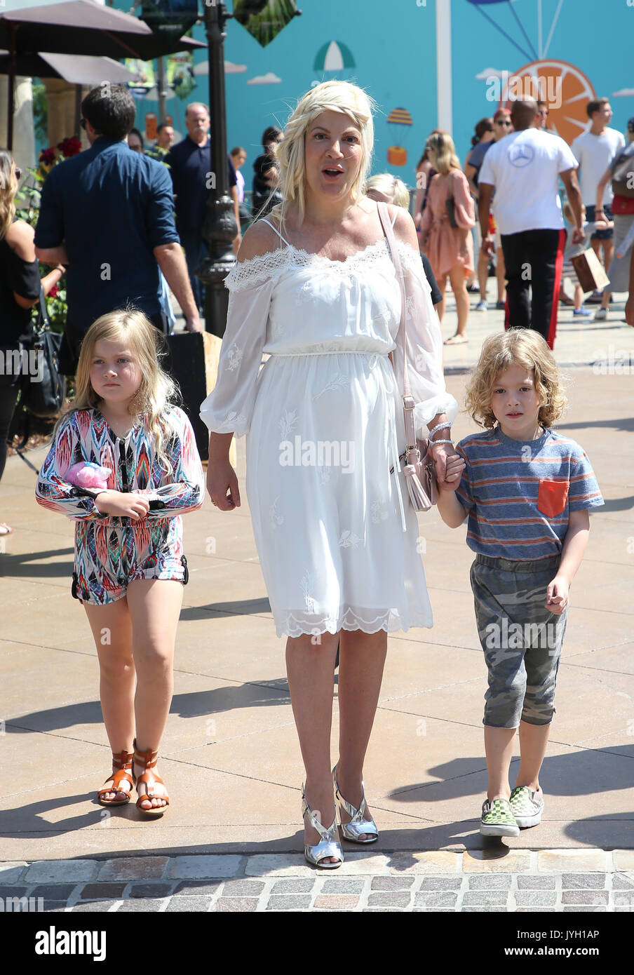 Los Angeles, Ca, USA. 19th Aug, 2017. Tori Spelling, Stella Doreen ...