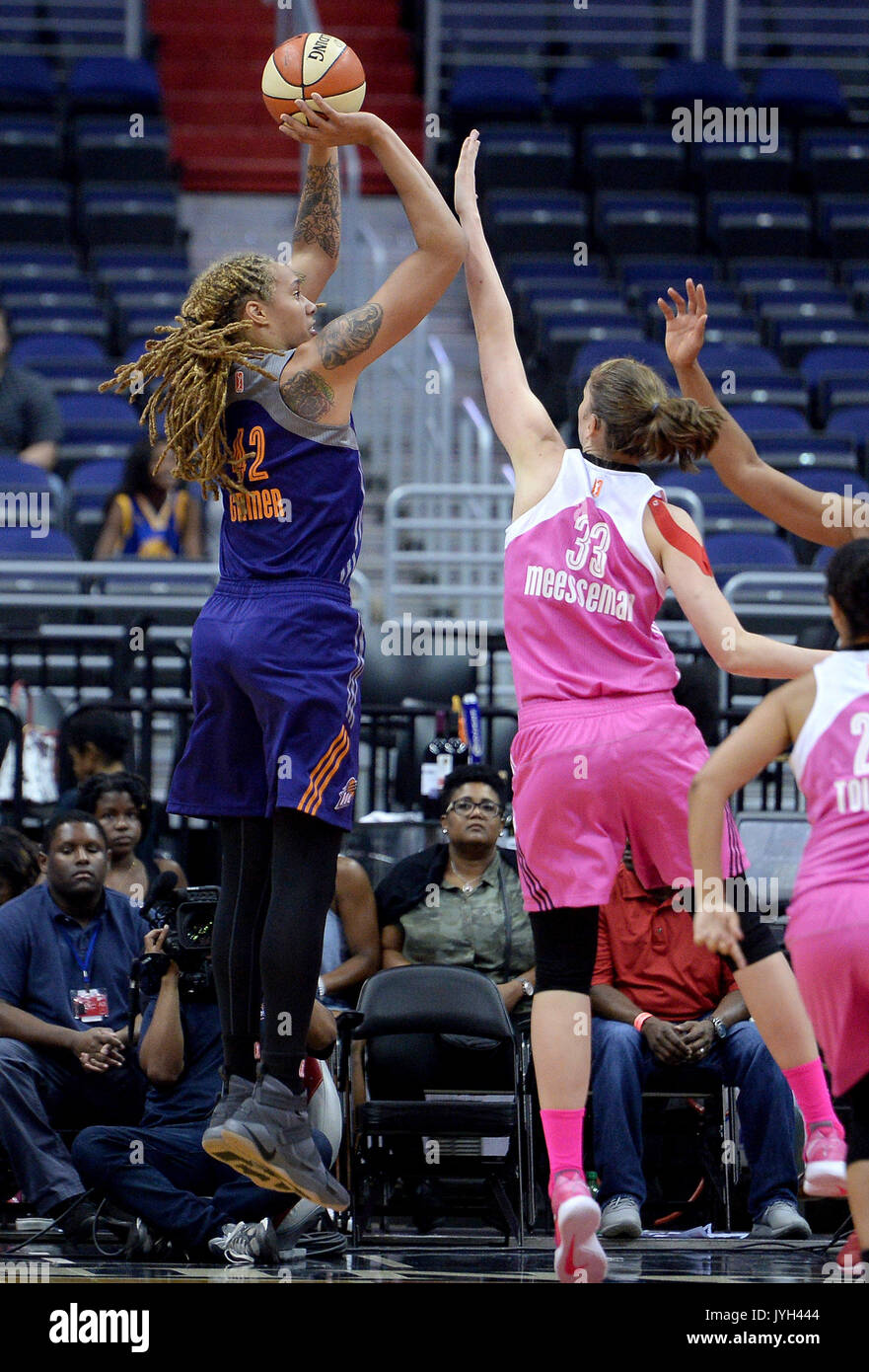 Washington, DC, USA. 18th Aug, 2017. 20170818 - Phoenix Mercury center ...
