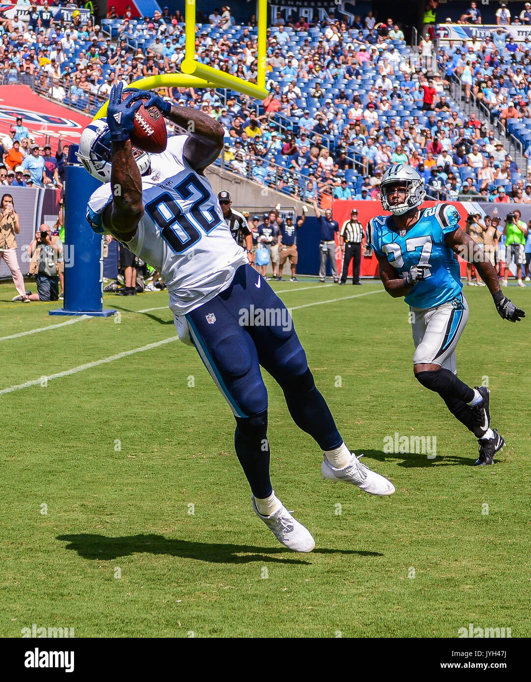 August 19, 2017: Tennessee Titans tight end Delanie Walker (82) makes a ...