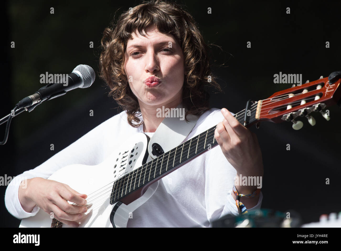 ALDOUS HARDING, YOUNG, CONCERT: Rising New Zealand singer ALDOUS ...