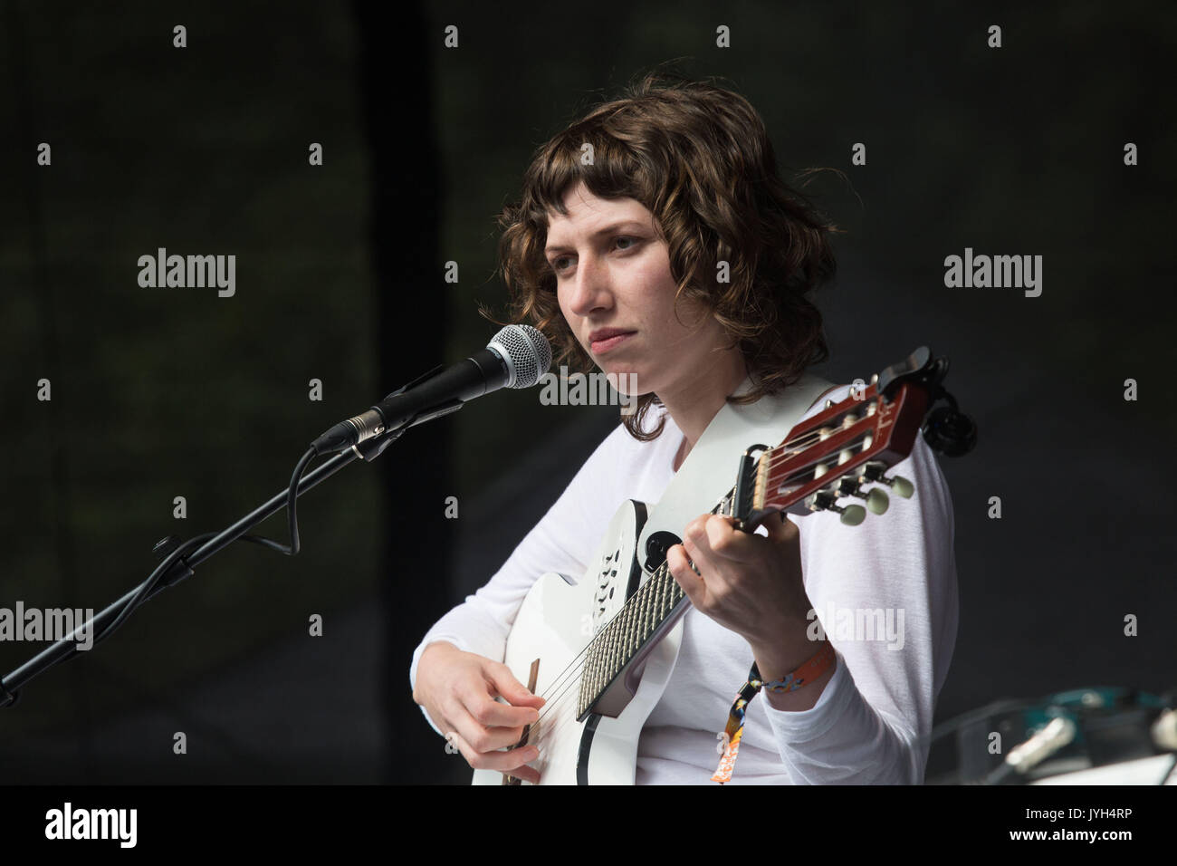ALDOUS HARDING, YOUNG, CONCERT: Rising New Zealand singer ALDOUS ...