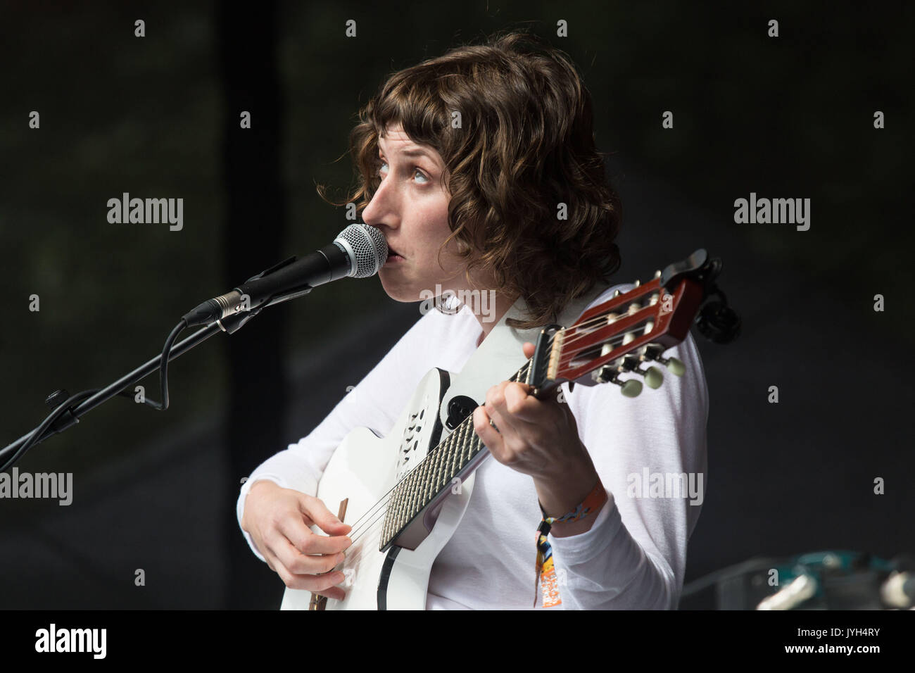 ALDOUS HARDING, YOUNG, CONCERT: Rising New Zealand singer ALDOUS ...