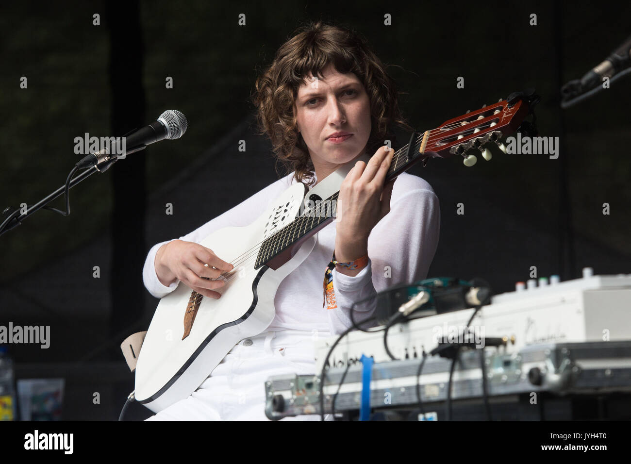 ALDOUS HARDING, YOUNG, CONCERT: Rising New Zealand singer ALDOUS ...
