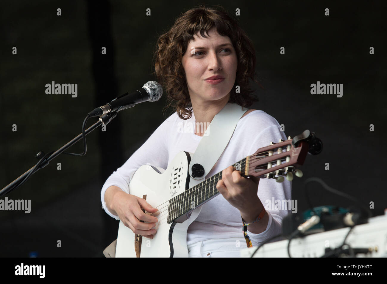 ALDOUS HARDING, YOUNG, CONCERT: Rising New Zealand singer ALDOUS ...