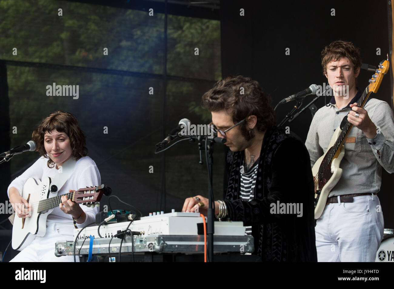 ALDOUS HARDING, YOUNG, CONCERT: Rising New Zealand singer ALDOUS ...
