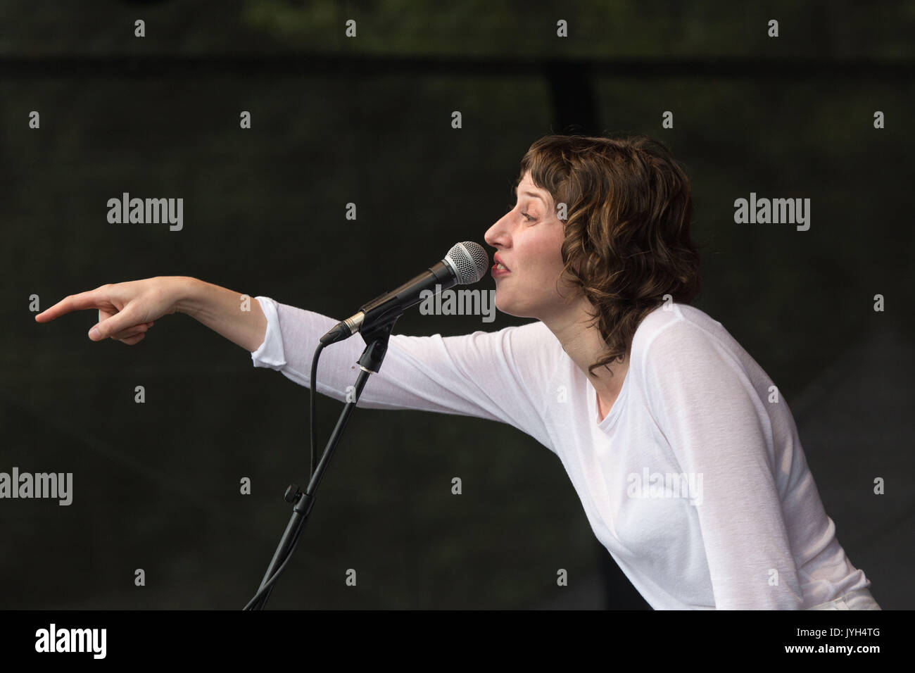 ALDOUS HARDING, YOUNG, CONCERT: Rising New Zealand singer ALDOUS ...