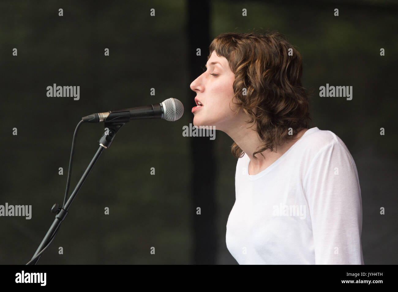 ALDOUS HARDING, YOUNG, CONCERT: Rising New Zealand singer ALDOUS ...