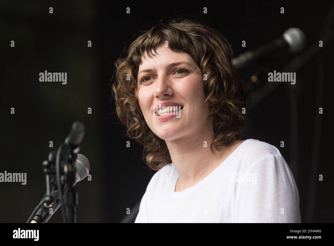 ALDOUS HARDING, YOUNG, CONCERT: Rising New Zealand singer ALDOUS ...