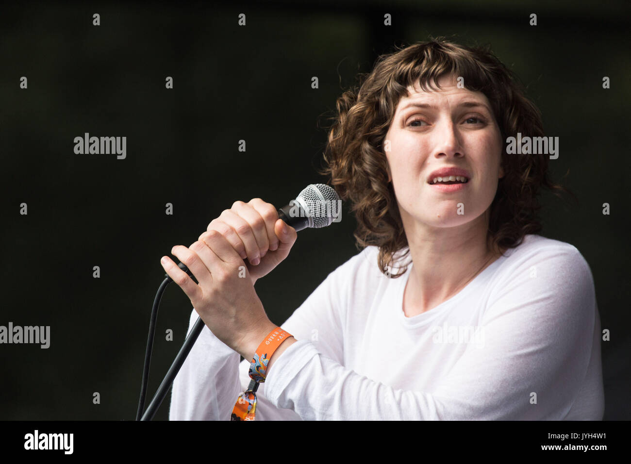 ALDOUS HARDING, YOUNG, CONCERT: Rising New Zealand singer ALDOUS ...