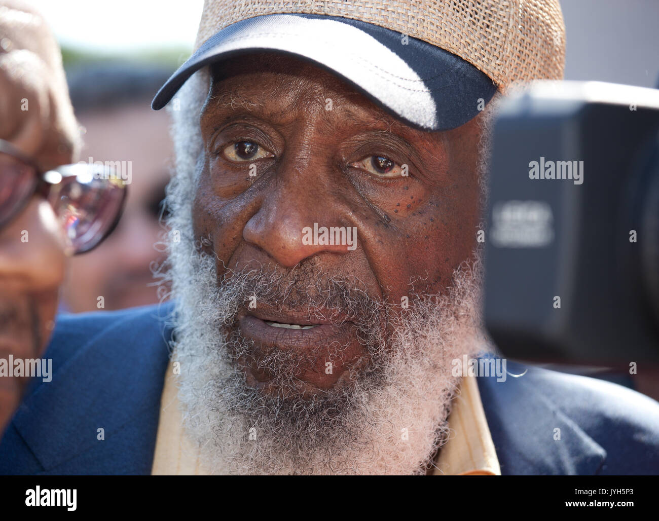 Comedian and civil rights activist Dick Gregory appears at Al Sharpton ...