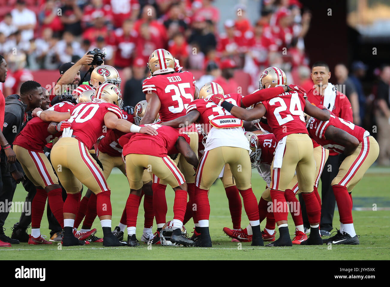 August 19, 2017: 49ers players do a huddle dance and they pumped up for ...