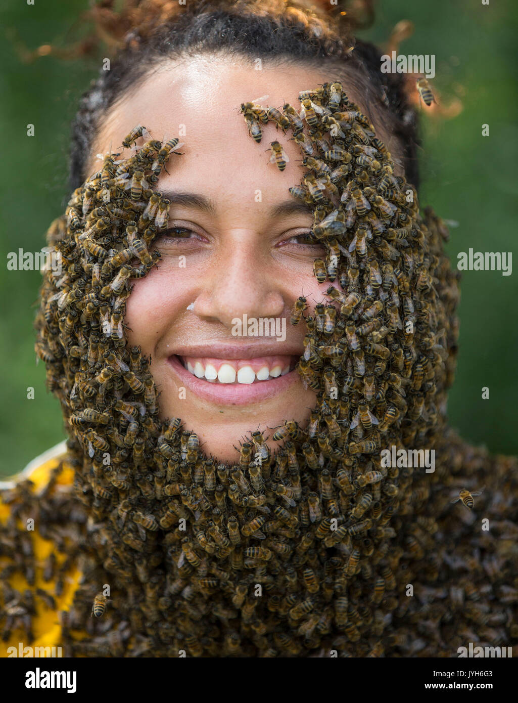 Toronto, Canada. 19th Aug, 2017. A woman covers her face with bees ...