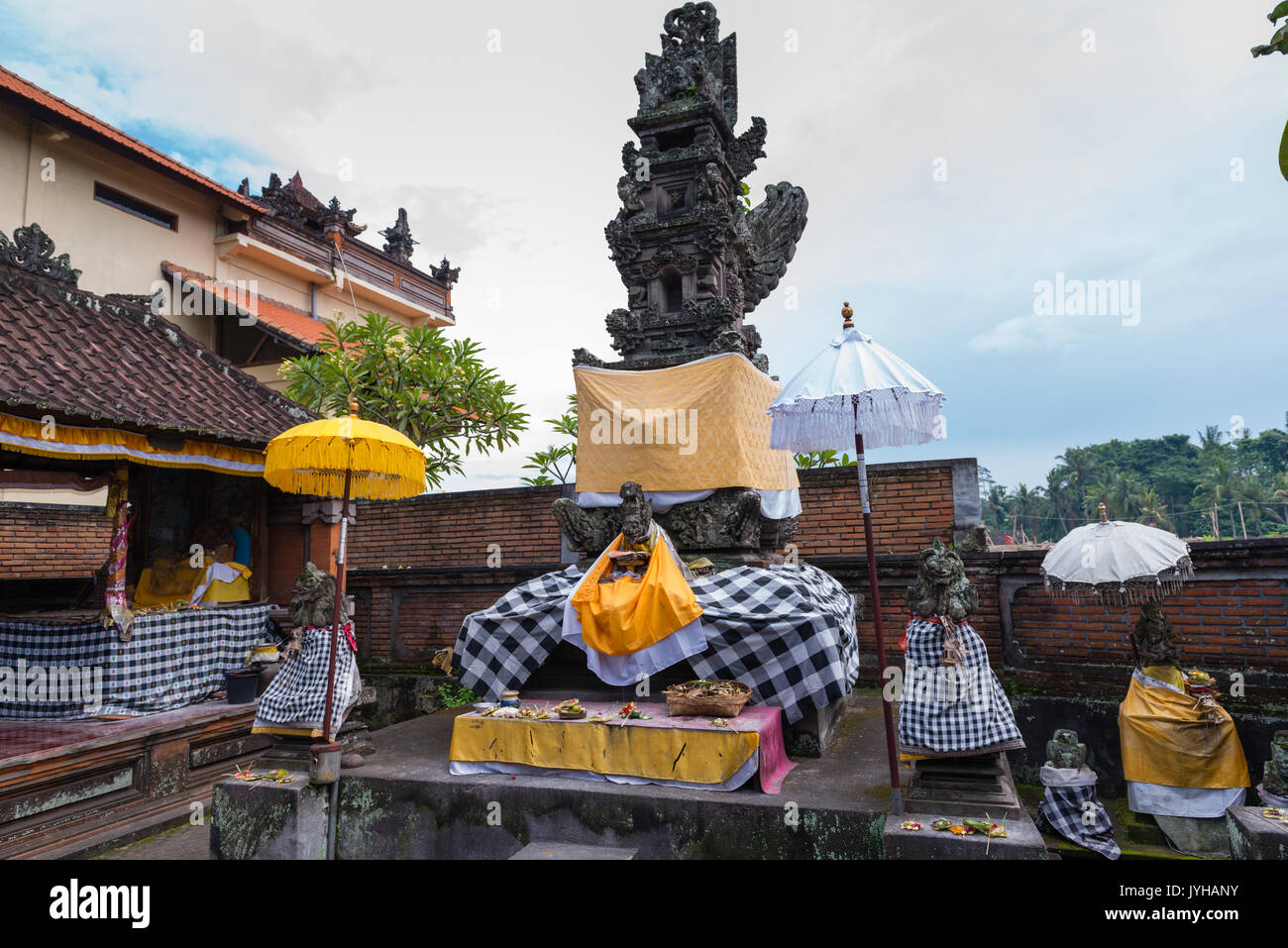 Hindu home shrine Stock Photo - Alamy