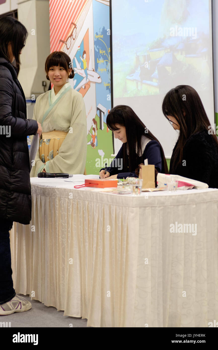 Book signing event hi-res stock photography and images - Alamy