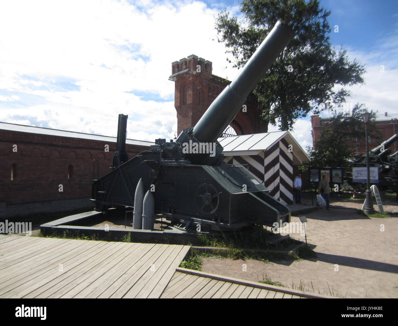 305mm howitzer M1915 right side view Stock Photo - Alamy