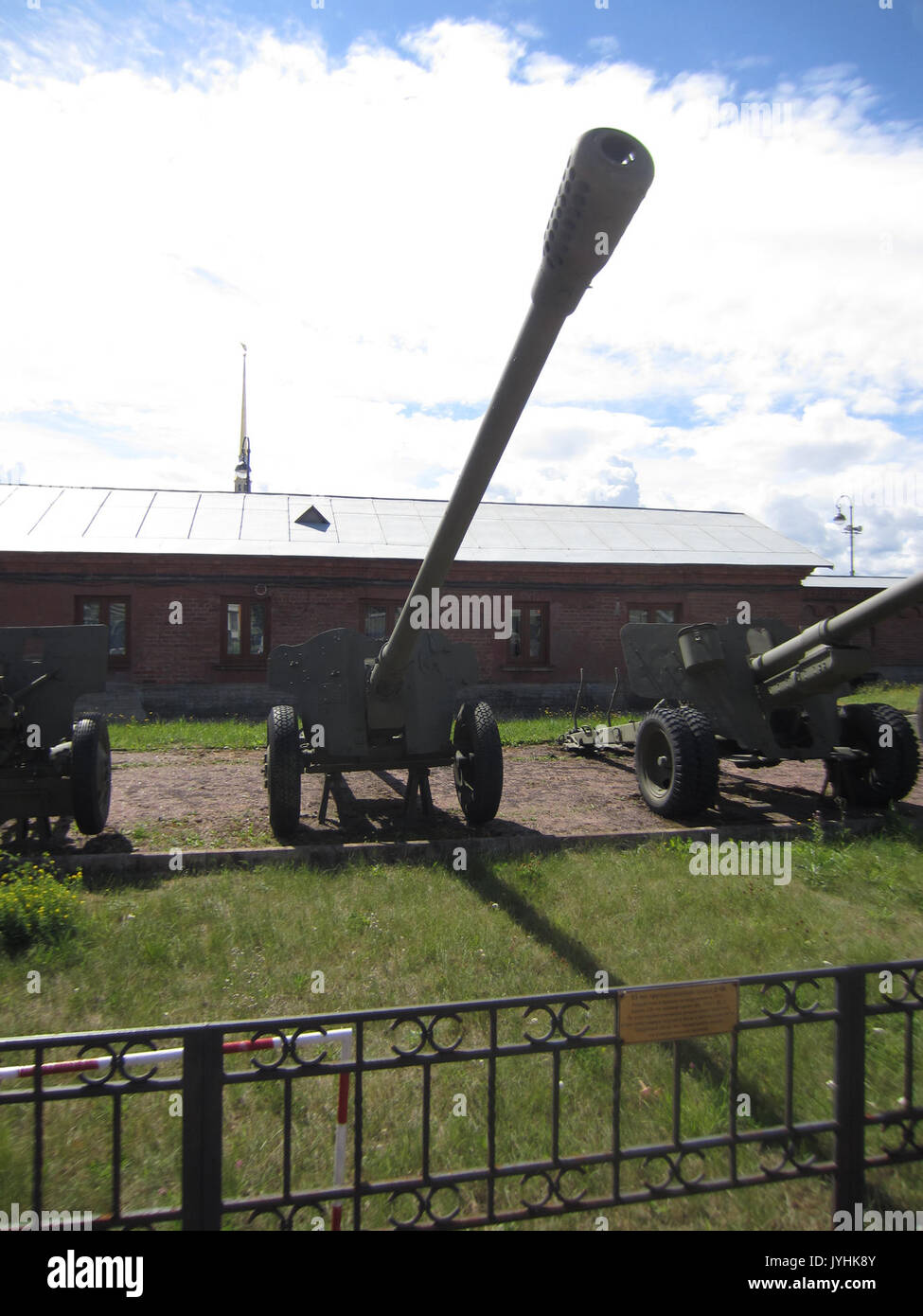 85 mm antitank gun D 48 Stock Photo - Alamy
