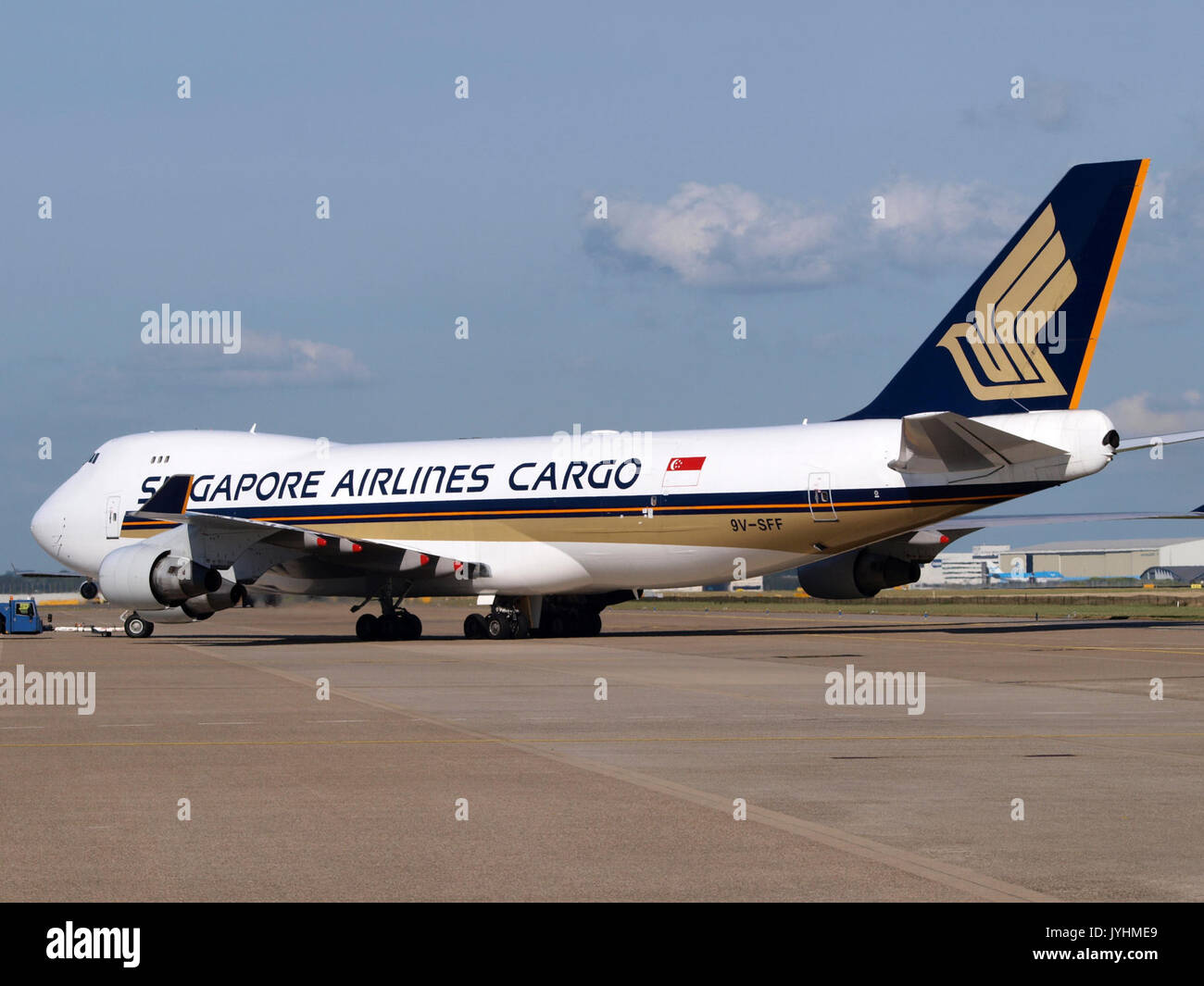 Singapore airlines cargo hi-res stock photography and images - Alamy